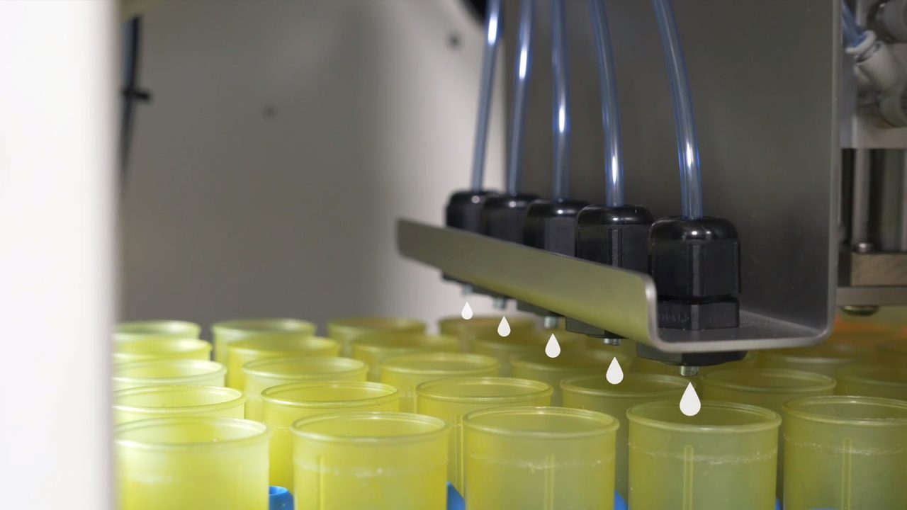 Capper robot - Automation for preservative dosing of vials